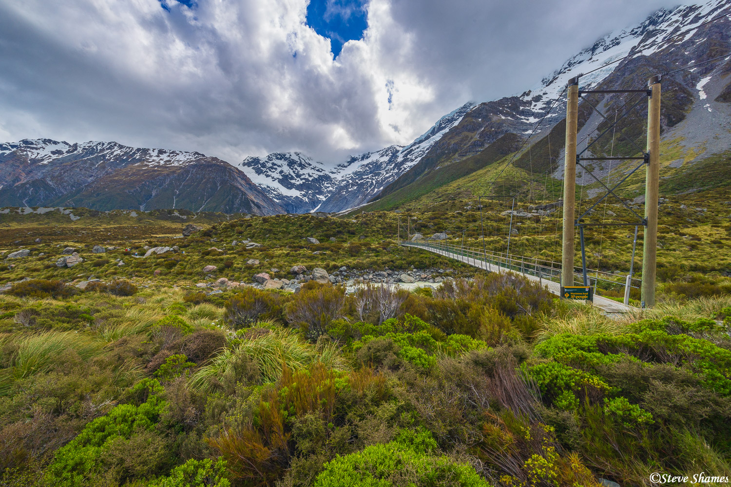 Hooker Valley Track Bridge | Mt. Cook National Park, New Zealand ...